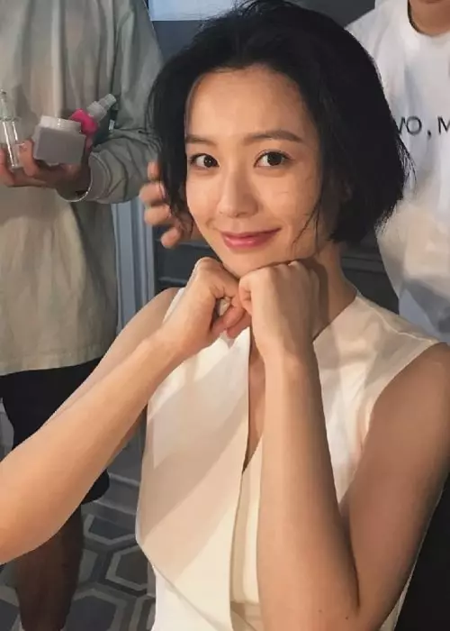 Jung Yu-mi อย่างที่เห็นขณะยิ้มให้กล้องในปี 2019